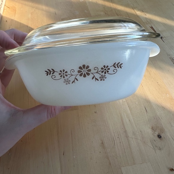 Pyrex | Kitchen | Vintage Dynaware Pyrorey Brown Daisy Milk Dish | Poshmark